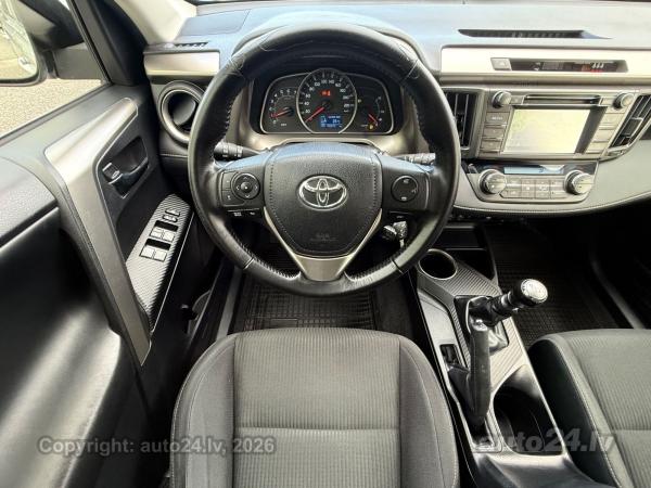 Grey Toyota RAV4 2015 in Tartu, with an engine capacity of 2.20 L and mileage of 190 thousand km for 12999 €, photo 8 on AUTOMOTO.COM.LV