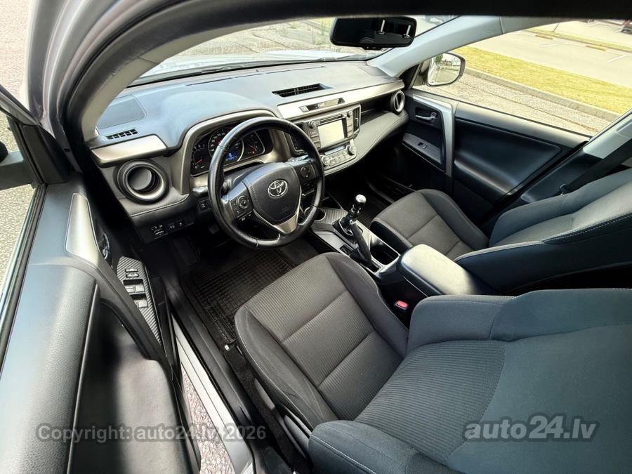 Pelēks Toyota RAV4 2015 Tartu, ar dzinēja tilpumu 2.20 L un nobraukumu 190 tūkst. km par 12999 €, foto 16 vietnē AUTOMOTO.COM.LV