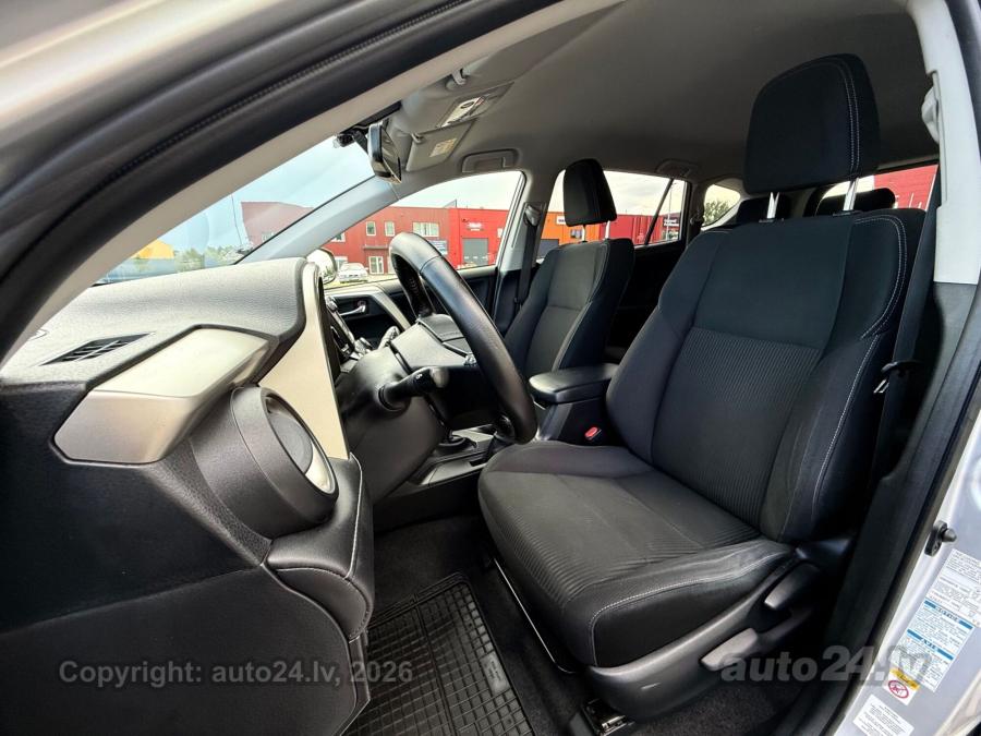 Pelēks Toyota RAV4 2015 Tartu, ar dzinēja tilpumu 2.20 L un nobraukumu 190 tūkst. km par 12999 €, foto 17 vietnē AUTOMOTO.COM.LV