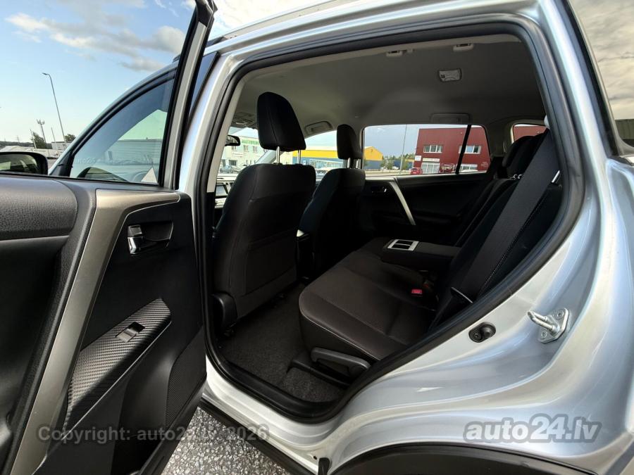 Pelēks Toyota RAV4 2015 Tartu, ar dzinēja tilpumu 2.20 L un nobraukumu 190 tūkst. km par 12999 €, foto 21 vietnē AUTOMOTO.COM.LV