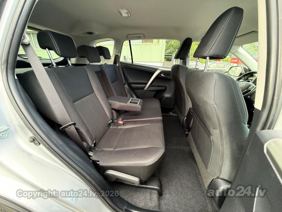 Pelēks Toyota RAV4 2015 Tartu, ar dzinēja tilpumu 2.20 L un nobraukumu 190 tūkst. km par 12999 €, foto 23 vietnē AUTOMOTO.COM.LV