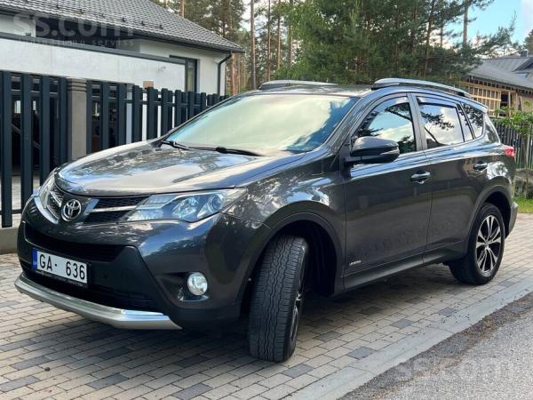 Grey Toyota RAV4 2015 in Riga, with an engine capacity of 2.00 L and mileage of 178 thousand km for 11799 €, photo 3 on AUTOMOTO.COM.LV