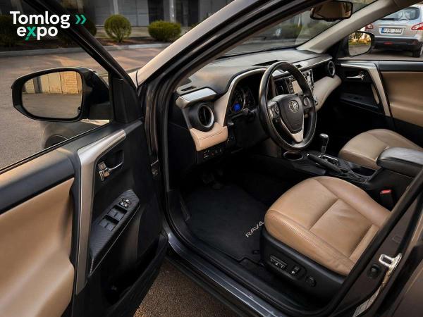 Pelēks Toyota RAV4 2015 Vievis, ar dzinēja tilpumu 1.99 L un nobraukumu 185 tūkst. km par 10900 €, foto 5 vietnē AUTOMOTO.COM.LV