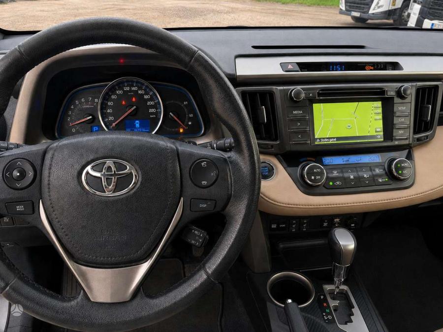 Pelēks Toyota RAV4 2015 Vievis, ar dzinēja tilpumu 1.99 L un nobraukumu 185 tūkst. km par 10900 €, foto 10 vietnē AUTOMOTO.COM.LV