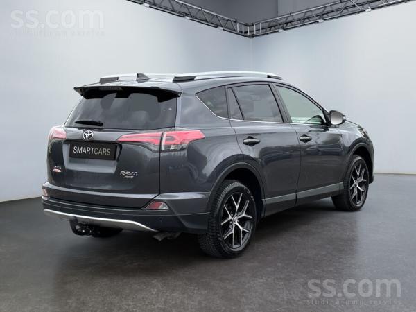 Pelēks Toyota RAV4 2016 Rīga, ar dzinēja tilpumu 2.00 L un nobraukumu 141 tūkst. km par 3950 €, foto 5 vietnē AUTOMOTO.COM.LV