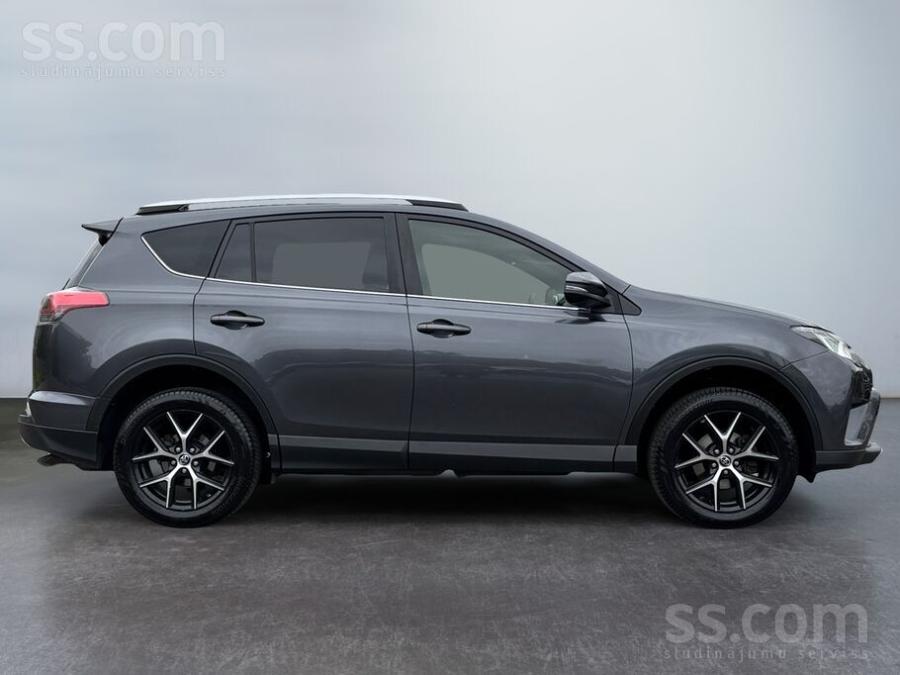 Pelēks Toyota RAV4 2016 Rīga, ar dzinēja tilpumu 2.00 L un nobraukumu 141 tūkst. km par 3950 €, foto 6 vietnē AUTOMOTO.COM.LV