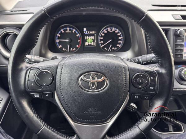 Pelēks Toyota RAV4 2016 Viļņa, ar dzinēja tilpumu 1.99 L un nobraukumu 210 tūkst. km par 15950 €, foto 11 vietnē AUTOMOTO.COM.LV