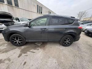 Pelēks Toyota RAV4 2016 Kauņa, ar dzinēja tilpumu 2.49 L un nobraukumu 269 tūkst. km par 15700 €, foto 2 vietnē AUTOMOTO.COM.LV