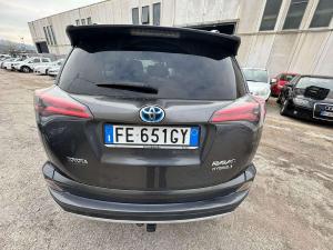 Pelēks Toyota RAV4 2016 Kauņa, ar dzinēja tilpumu 2.49 L un nobraukumu 269 tūkst. km par 15700 €, foto 4 vietnē AUTOMOTO.COM.LV