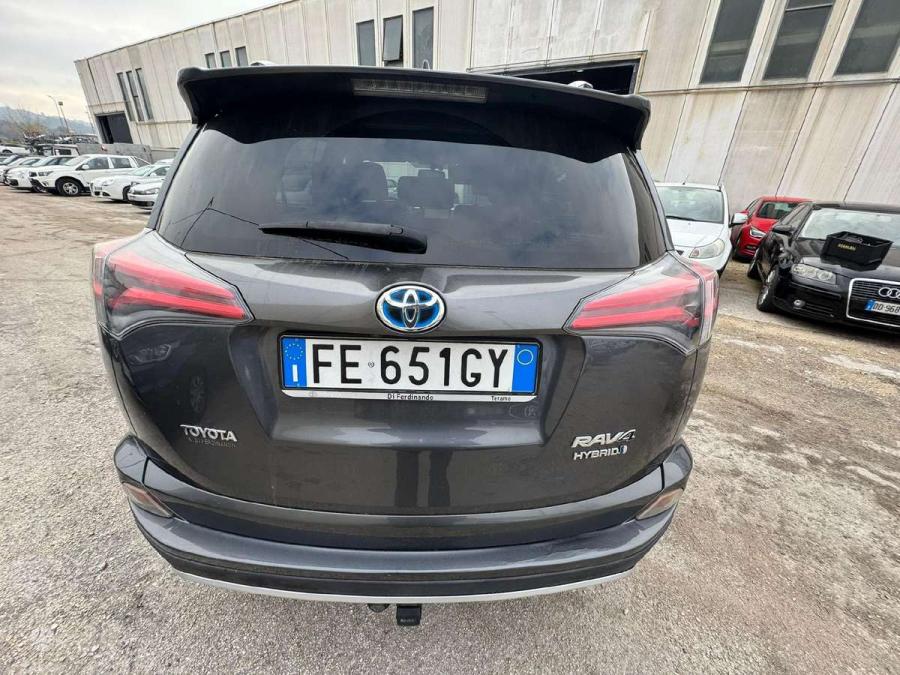 Pelēks Toyota RAV4 2016 Kauņa, ar dzinēja tilpumu 2.49 L un nobraukumu 269 tūkst. km par 15700 €, foto 4 vietnē AUTOMOTO.COM.LV