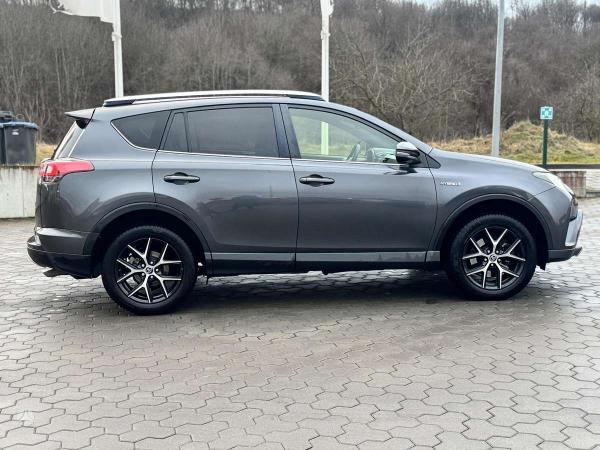Pelēks Toyota RAV4 2016 Viļņa, ar dzinēja tilpumu 2.49 L un nobraukumu 232 tūkst. km par 16300 €, foto 1 vietnē AUTOMOTO.COM.LV