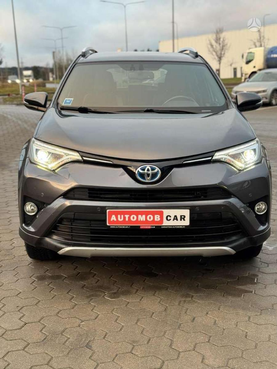 Grey Toyota RAV4 2016 in Vilnius, with an engine capacity of 2.49 L and mileage of 232 thousand km for 16300 €, photo 14 on AUTOMOTO.COM.LV