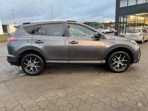 Grey Toyota RAV4 2016 in Vilnius, with an engine capacity of 2.49 L and mileage of 232 thousand km for 16300 €, photo 17 on AUTOMOTO.COM.LV
