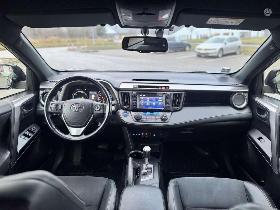 Grey Toyota RAV4 2016 in Vilnius, with an engine capacity of 2.49 L and mileage of 232 thousand km for 16300 €, photo 22 on AUTOMOTO.COM.LV