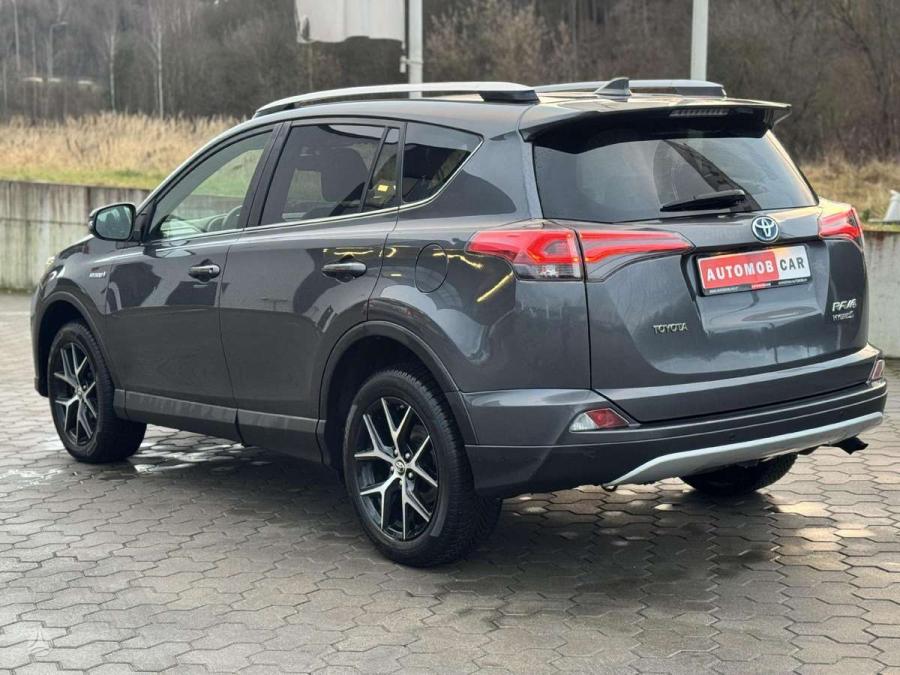 Grey Toyota RAV4 2016 in Vilnius, with an engine capacity of 2.49 L and mileage of 232 thousand km for 16300 €, photo 24 on AUTOMOTO.COM.LV