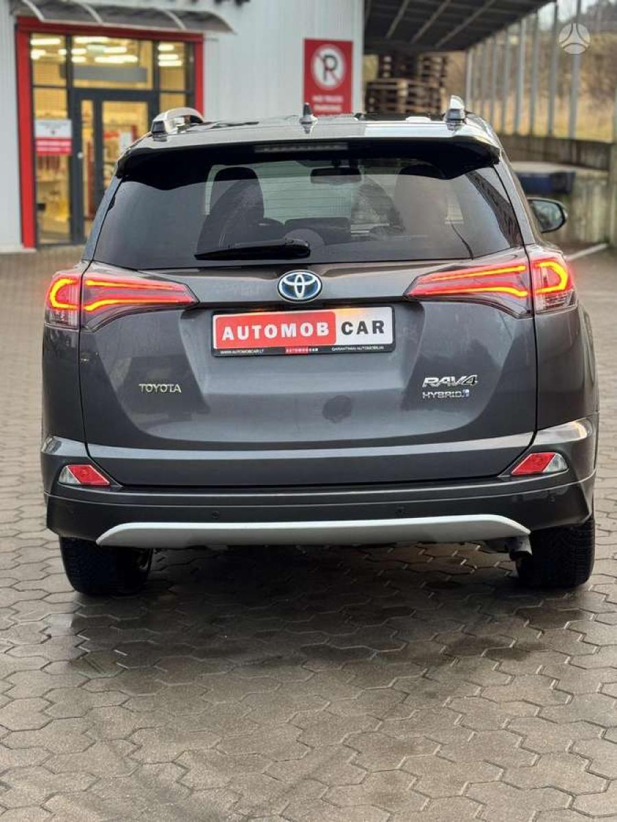 Grey Toyota RAV4 2016 in Vilnius, with an engine capacity of 2.49 L and mileage of 232 thousand km for 16300 €, photo 27 on AUTOMOTO.COM.LV