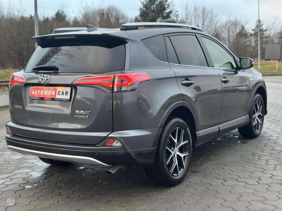 Grey Toyota RAV4 2016 in Vilnius, with an engine capacity of 2.49 L and mileage of 232 thousand km for 16300 €, photo 28 on AUTOMOTO.COM.LV