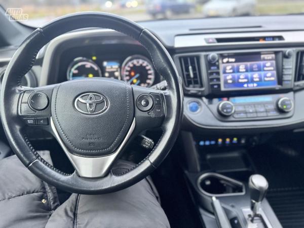 Pelēks Toyota RAV4 2016 Viļņa, ar dzinēja tilpumu 2.50 L un nobraukumu 232 tūkst. km par 16350 €, foto 2 vietnē AUTOMOTO.COM.LV