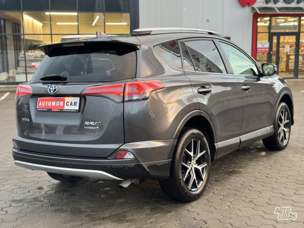 Pelēks Toyota RAV4 2016 Viļņa, ar dzinēja tilpumu 2.50 L un nobraukumu 232 tūkst. km par 16350 €, foto 4 vietnē AUTOMOTO.COM.LV