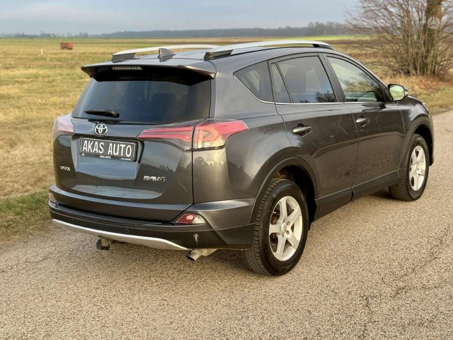 Pelēks Toyota RAV4 2016 Vilkaviškis, ar dzinēja tilpumu 2.00 L un nobraukumu 258 tūkst. km par 12600 €, foto 3 vietnē AUTOMOTO.COM.LV