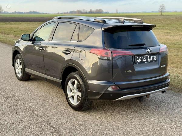 Grey Toyota RAV4 2016 in Vilkaviskis, with an engine capacity of 2.00 L and mileage of 258 thousand km for 12600 €, photo 4 on AUTOMOTO.COM.LV