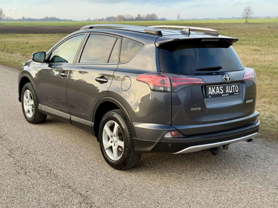 Pelēks Toyota RAV4 2016 Vilkaviškis, ar dzinēja tilpumu 2.00 L un nobraukumu 258 tūkst. km par 12600 €, foto 4 vietnē AUTOMOTO.COM.LV