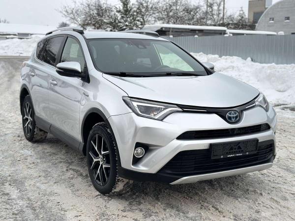 Pelēks Toyota RAV4 2016 Telšiai, ar dzinēja tilpumu 2.49 L un nobraukumu 225 tūkst. km par 15800 €, foto 1 vietnē AUTOMOTO.COM.LV