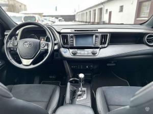 Grey Toyota RAV4 2016 in Telschi, with an engine capacity of 2.49 L and mileage of 225 thousand km for 15800 €, photo 11 on AUTOMOTO.COM.LV