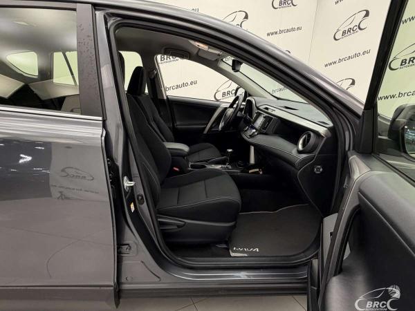 Grey Toyota RAV4 2016 in Vilnius, with an engine capacity of 2.49 L and mileage of 192 thousand km for 15500 €, photo 5 on AUTOMOTO.COM.LV