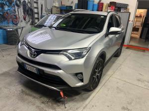 Pelēks Toyota RAV4 2016 Panevēža, ar dzinēja tilpumu 2.00 L un nobraukumu 211 tūkst. km par 8200 €, foto  vietnē AUTOMOTO.COM.LV