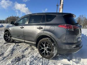 Pelēks Toyota RAV4 2016 Kauņa, ar dzinēja tilpumu 2.49 L un nobraukumu 165 tūkst. km par 17600 €, foto 3 vietnē AUTOMOTO.COM.LV