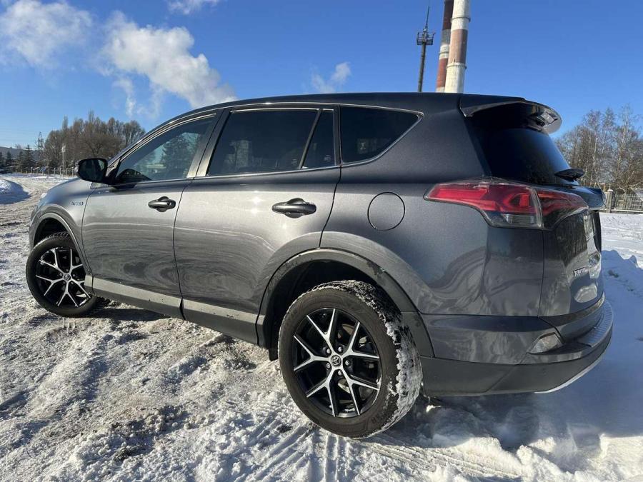 Pelēks Toyota RAV4 2016 Kauņa, ar dzinēja tilpumu 2.49 L un nobraukumu 165 tūkst. km par 17600 €, foto 3 vietnē AUTOMOTO.COM.LV