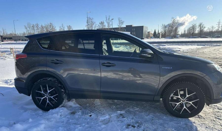Pelēks Toyota RAV4 2016 Kauņa, ar dzinēja tilpumu 2.49 L un nobraukumu 165 tūkst. km par 17600 €, foto 5 vietnē AUTOMOTO.COM.LV