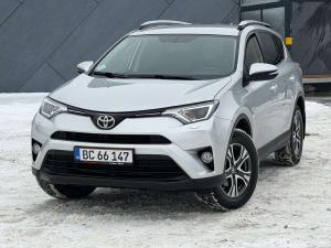 Grey Toyota RAV4 2016 in Jonava, with an engine capacity of 2.00 L and mileage of 237 thousand km for 11990 €, photo 2 on AUTOMOTO.COM.LV
