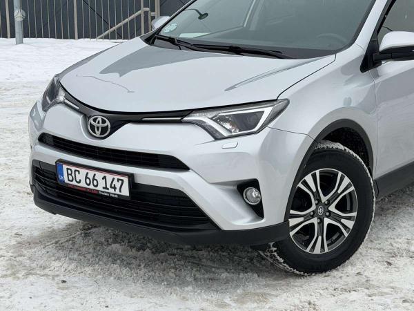 Pelēks Toyota RAV4 2016 Jonava, ar dzinēja tilpumu 2.00 L un nobraukumu 237 tūkst. km par 11990 €, foto 3 vietnē AUTOMOTO.COM.LV