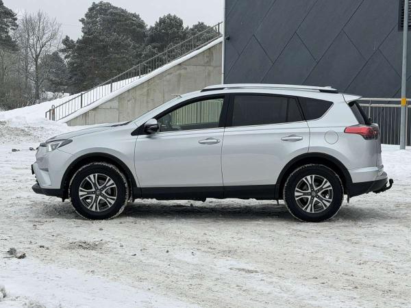 Pelēks Toyota RAV4 2016 Jonava, ar dzinēja tilpumu 2.00 L un nobraukumu 237 tūkst. km par 11990 €, foto 4 vietnē AUTOMOTO.COM.LV