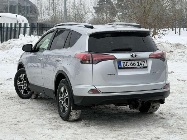 Pelēks Toyota RAV4 2016 Jonava, ar dzinēja tilpumu 2.00 L un nobraukumu 237 tūkst. km par 11990 €, foto 5 vietnē AUTOMOTO.COM.LV