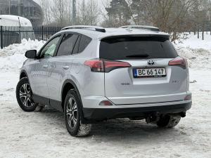 Grey Toyota RAV4 2016 in Jonava, with an engine capacity of 2.00 L and mileage of 237 thousand km for 11990 €, photo 5 on AUTOMOTO.COM.LV