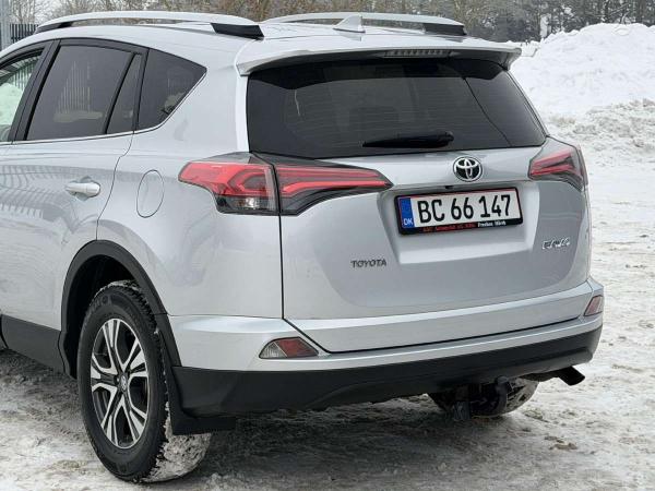 Pelēks Toyota RAV4 2016 Jonava, ar dzinēja tilpumu 2.00 L un nobraukumu 237 tūkst. km par 11990 €, foto 7 vietnē AUTOMOTO.COM.LV