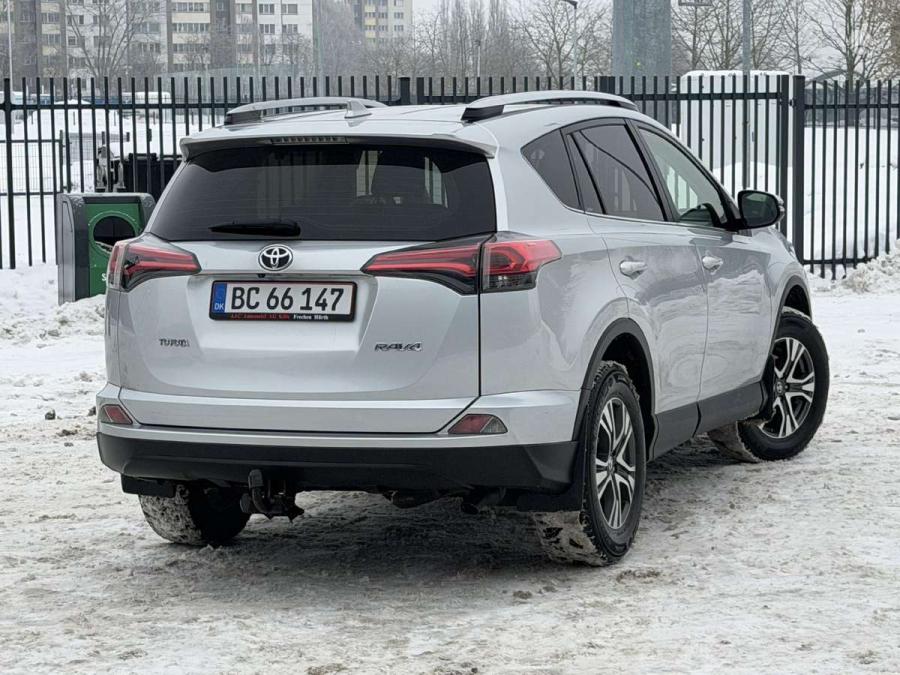Grey Toyota RAV4 2016 in Jonava, with an engine capacity of 2.00 L and mileage of 237 thousand km for 11990 €, photo 10 on AUTOMOTO.COM.LV