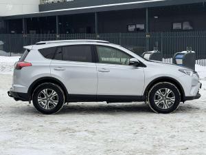 Grey Toyota RAV4 2016 in Jonava, with an engine capacity of 2.00 L and mileage of 237 thousand km for 11990 €, photo 11 on AUTOMOTO.COM.LV