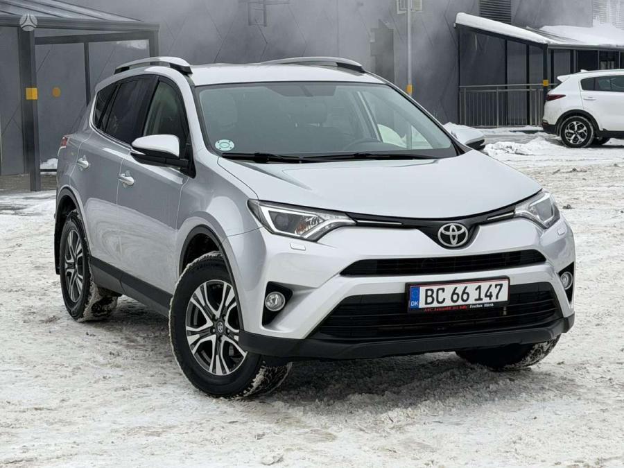 Grey Toyota RAV4 2016 in Jonava, with an engine capacity of 2.00 L and mileage of 237 thousand km for 11990 €, photo 12 on AUTOMOTO.COM.LV