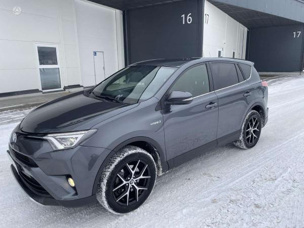 Pelēks Toyota RAV4 2016 Viļņa, ar dzinēja tilpumu 2.50 L un nobraukumu 140 tūkst. km par 17500 €, foto 1 vietnē AUTOMOTO.COM.LV