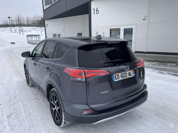Pelēks Toyota RAV4 2016 Viļņa, ar dzinēja tilpumu 2.50 L un nobraukumu 140 tūkst. km par 17500 €, foto 10 vietnē AUTOMOTO.COM.LV