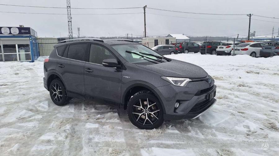 Pelēks Toyota RAV4 2016 Kauņa, ar dzinēja tilpumu 2.49 L un nobraukumu 181 tūkst. km par 17250 €, foto 1 vietnē AUTOMOTO.COM.LV