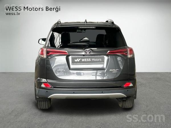 Pelēks Toyota RAV4 2016 Rīga, ar dzinēja tilpumu 2.00 L un nobraukumu 203 tūkst. km par 16990 €, foto 4 vietnē AUTOMOTO.COM.LV
