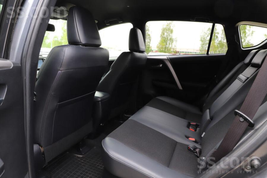 Pelēks Toyota RAV4 2016 Tukums, ar dzinēja tilpumu 2.50 L un nobraukumu 240 tūkst. km par 13900 €, foto 17 vietnē AUTOMOTO.COM.LV