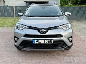 Grey Toyota RAV4 2016 in Riga, with an engine capacity of 2.00 L and mileage of 258 thousand km for 12900 €, photo 3 on AUTOMOTO.COM.LV
