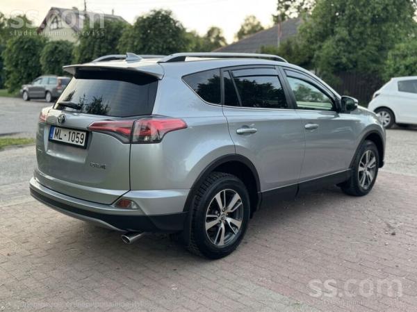 Grey Toyota RAV4 2016 in Riga, with an engine capacity of 2.00 L and mileage of 258 thousand km for 12900 €, photo 4 on AUTOMOTO.COM.LV