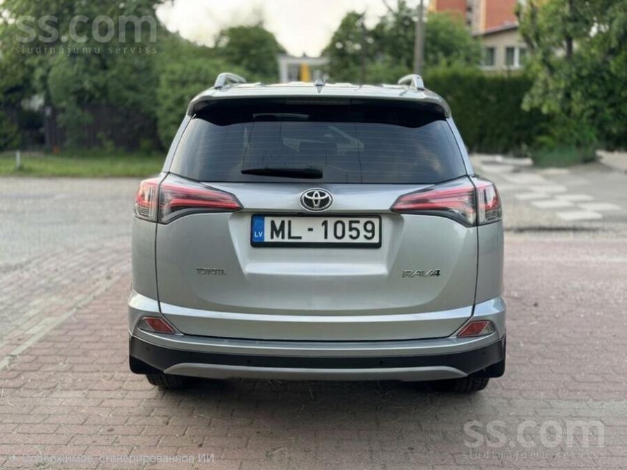 Grey Toyota RAV4 2016 in Riga, with an engine capacity of 2.00 L and mileage of 258 thousand km for 12900 €, photo 6 on AUTOMOTO.COM.LV